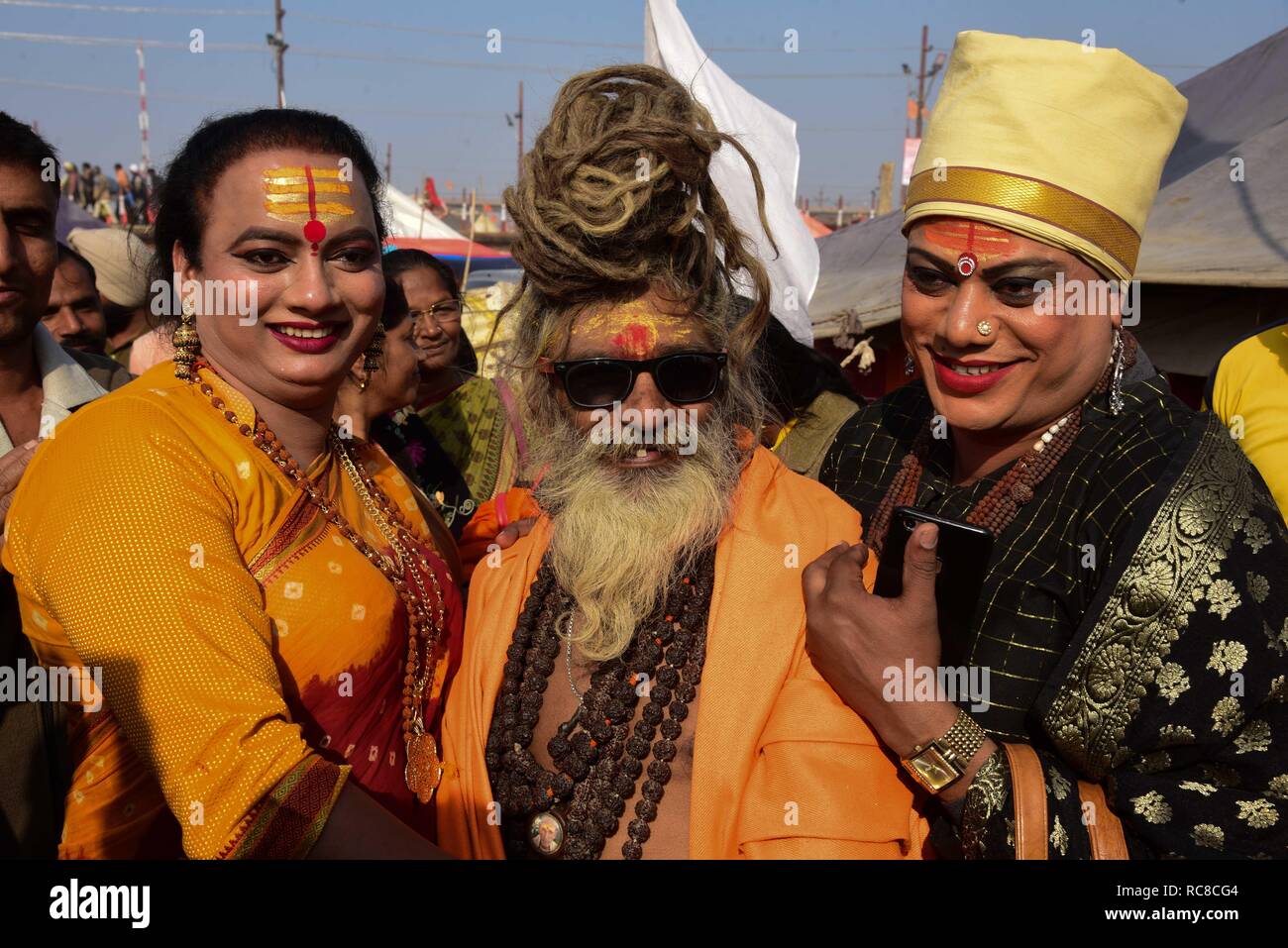Allahabad, India. 14th Jan, 2019. Allahabad: Kinner take selfid with a ...
