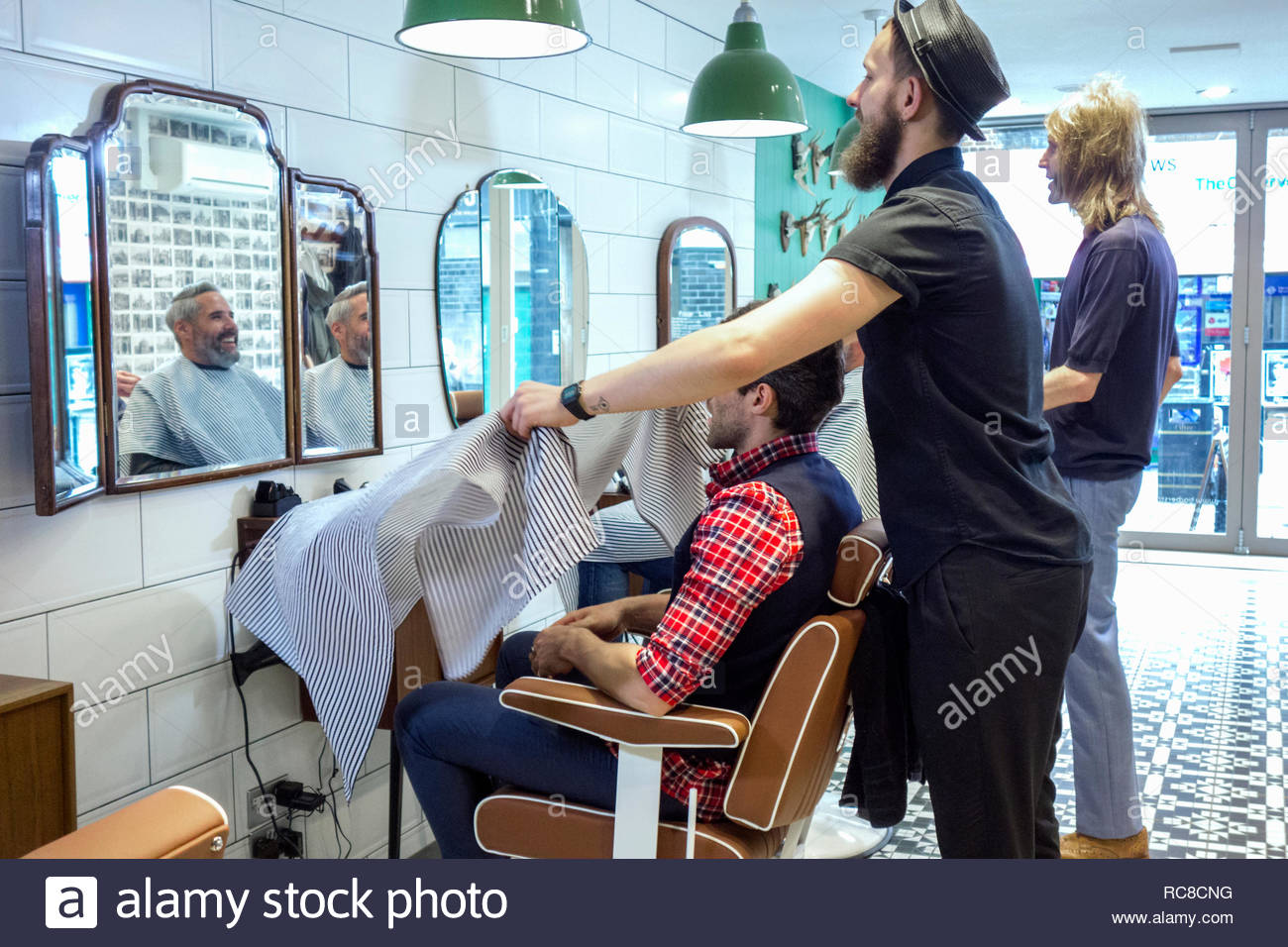 Barbers Chair Stock Photos & Barbers Chair Stock Images - Alamy