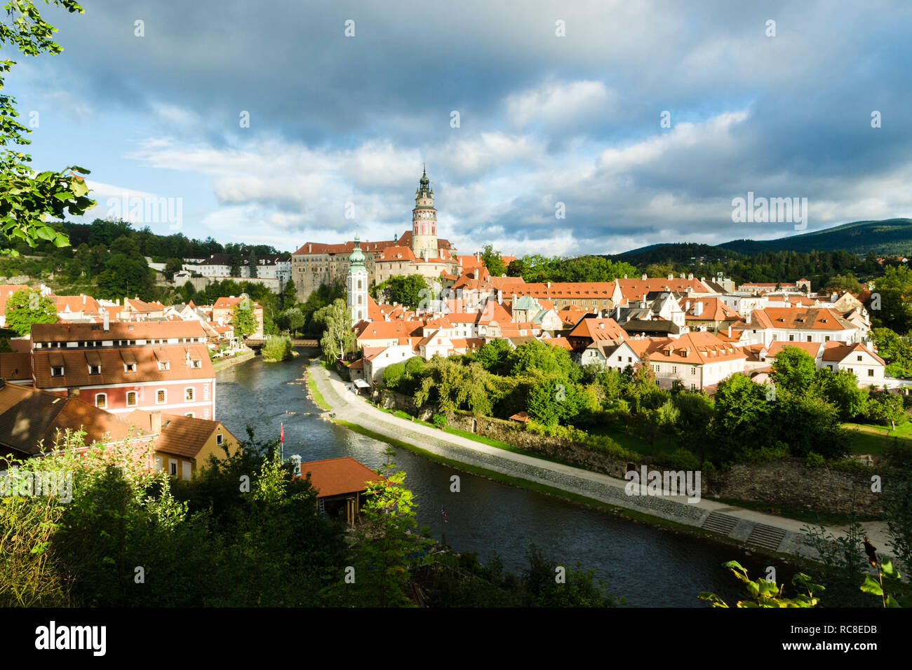 Cesky Krumlov castle and Vltava river, Cesky Krumlov, Czech Republic ...