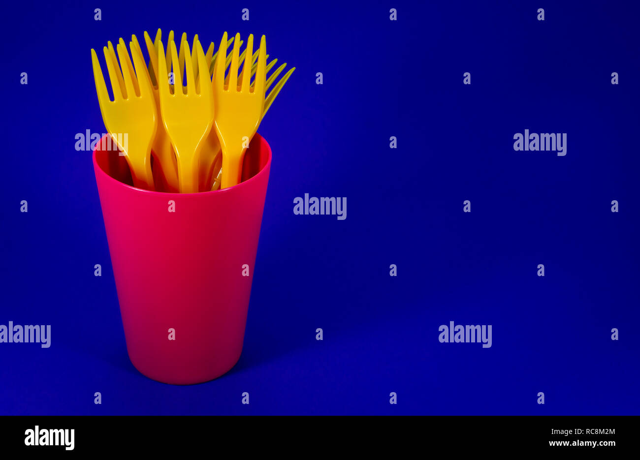 Plastic forks pile hi-res stock photography and images - Alamy