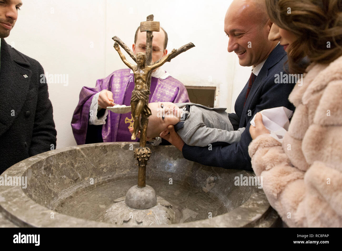 Catholic baptism child hi-res stock photography and images - Alamy