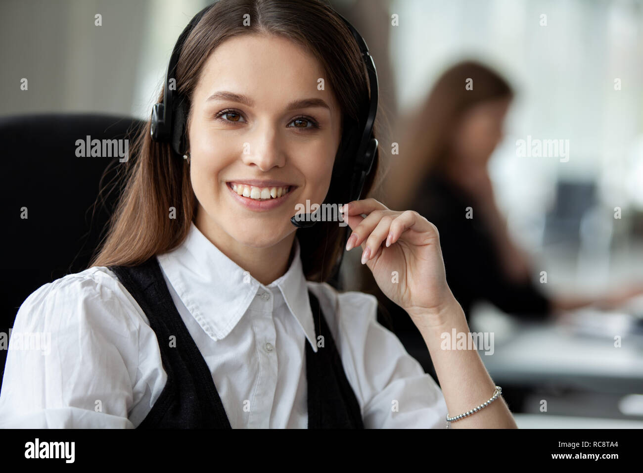 Female customer support operator with headset and smiling Stock Photo - Alamy