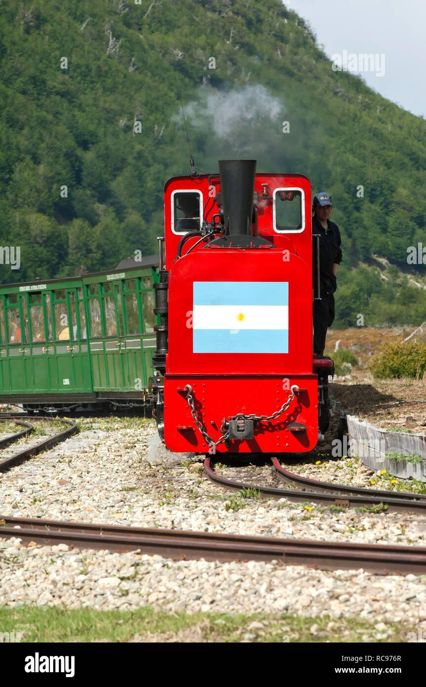 Front end view of train hi-res stock photography and images - Alamy
