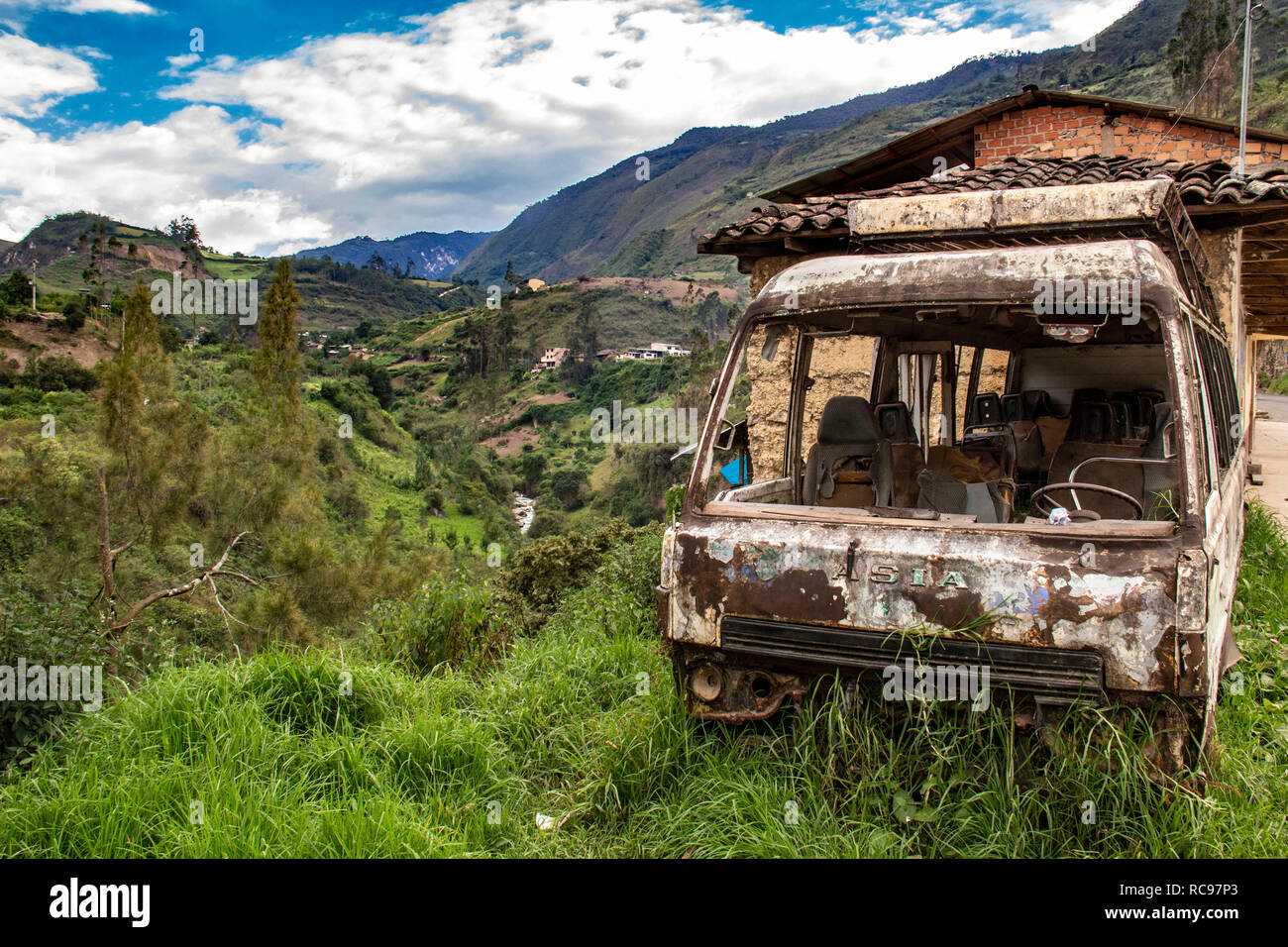 Exploring the dunes of Reserva Natural Paracas desert, Perù Stock Photo ...
