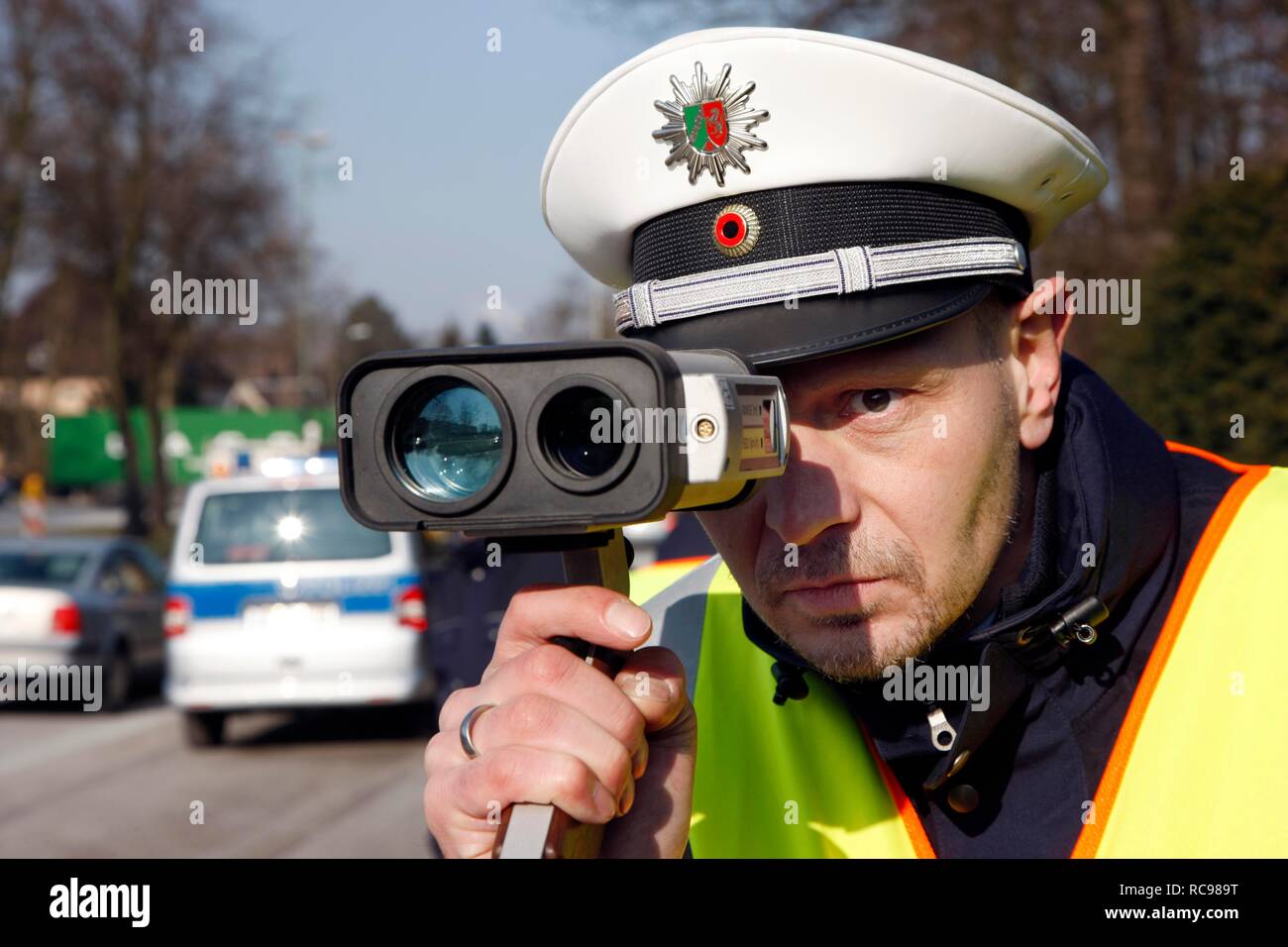 Police officer checking speed with radar gun hi-res stock photography ...