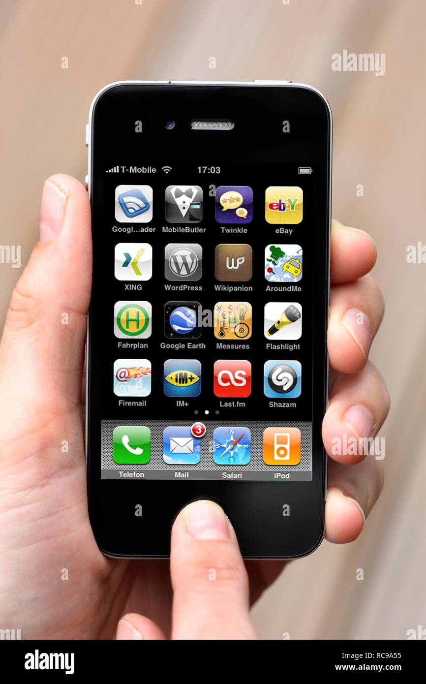 Smart screens hi-res stock photography and images - Alamy