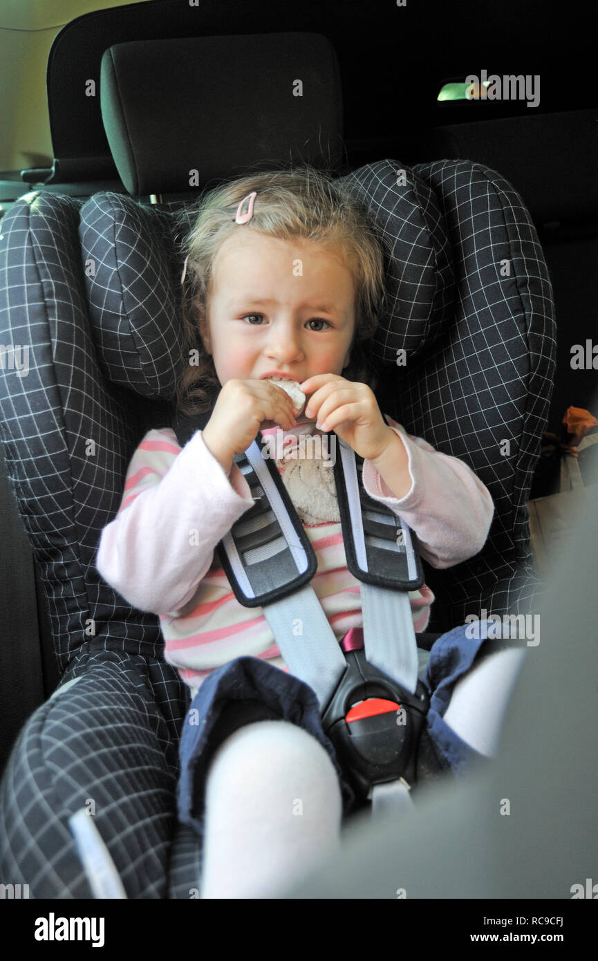 Kinder autofahrt hi-res stock photography and images - Alamy