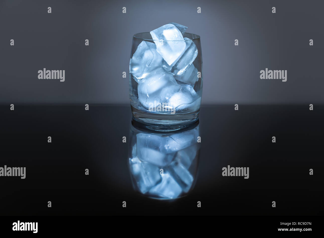 Glass table reflection reflect hi-res stock photography and images - Alamy