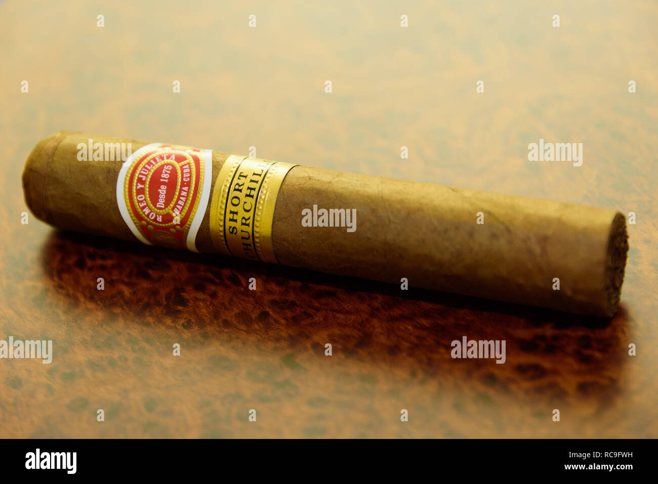 Cuban Cigar, Romeo y Julieta red band and Short Churchill gold band ...