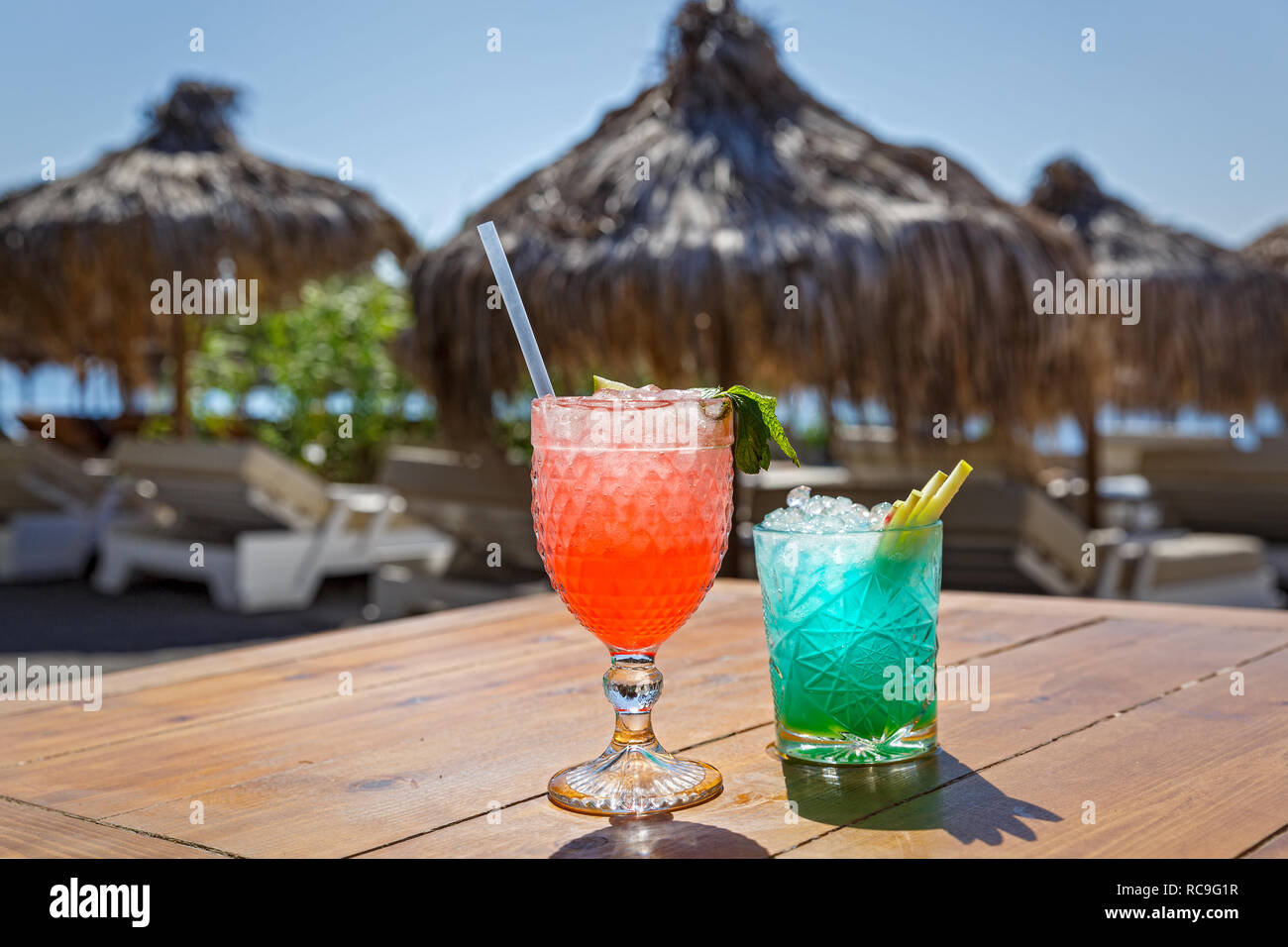 Table for two beach hi-res stock photography and images - Alamy