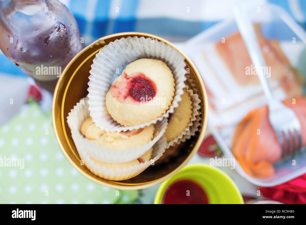 Cookies in tin Stock Photo - Alamy