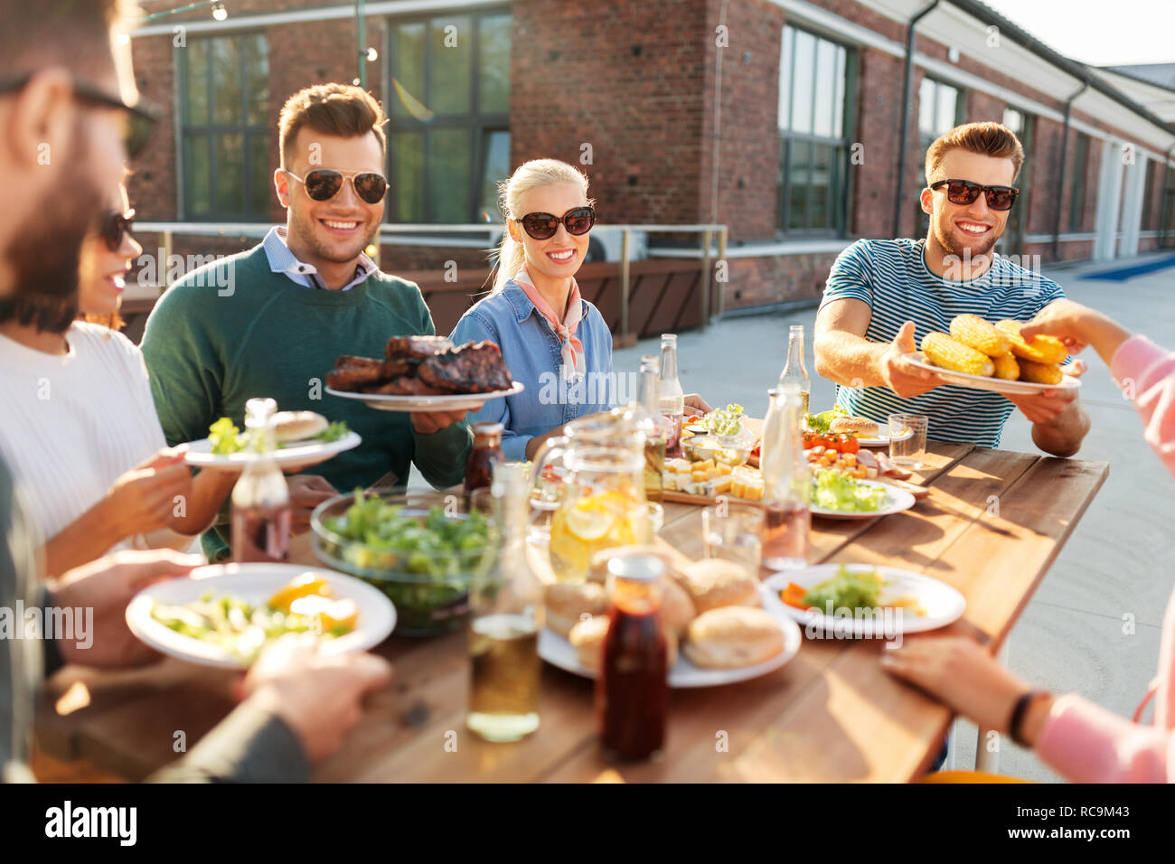 Rooftop eating hi-res stock photography and images - Alamy