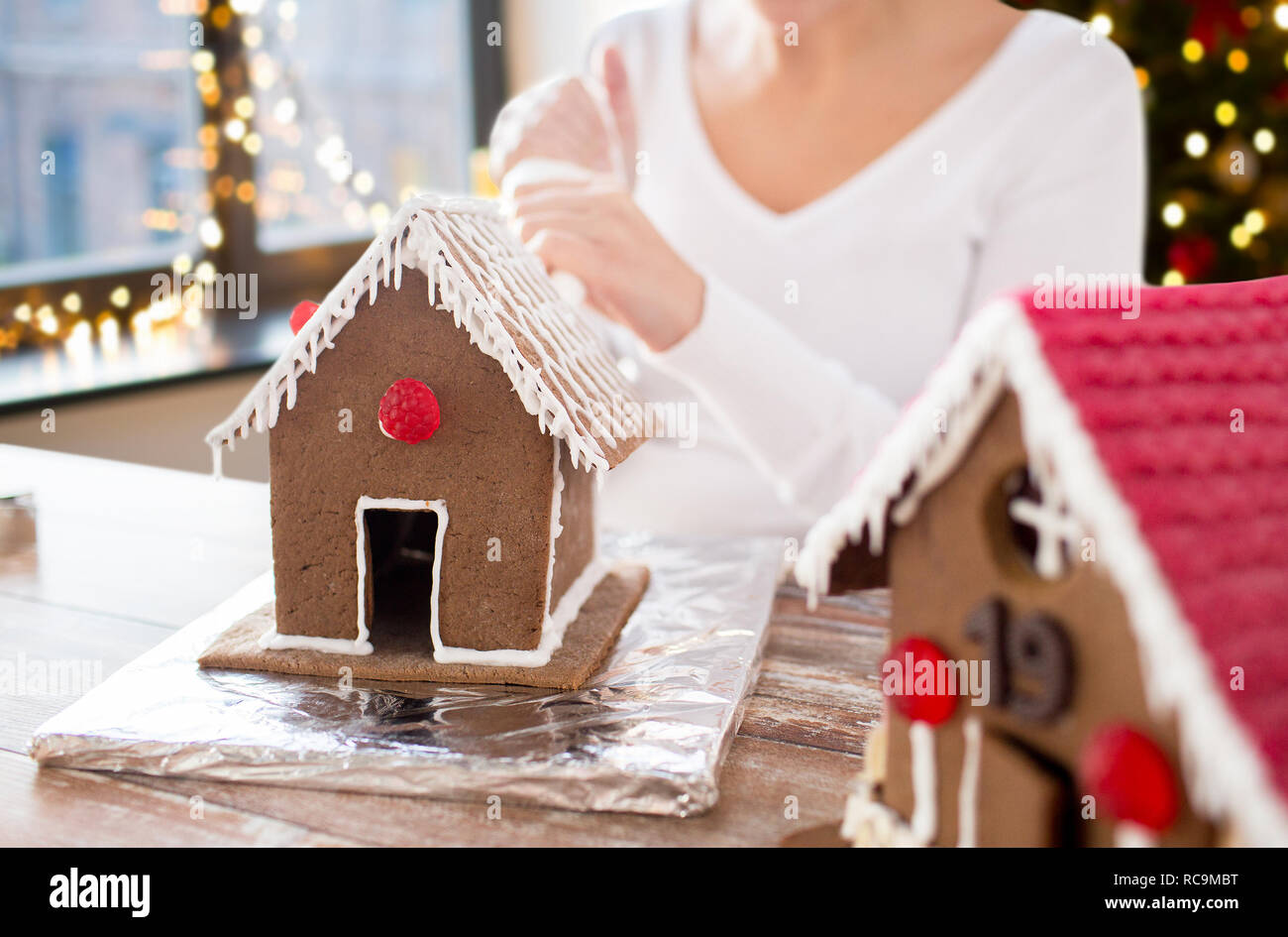 woman making gingerbread houses on christmas Stock Photo - Alamy