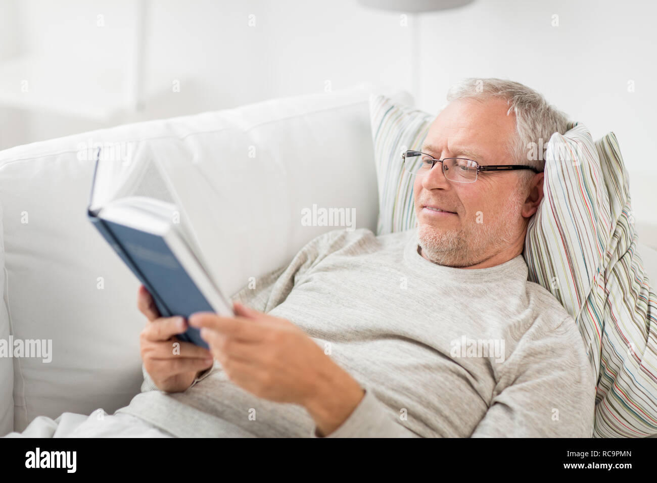 Old man home reading hi-res stock photography and images - Alamy