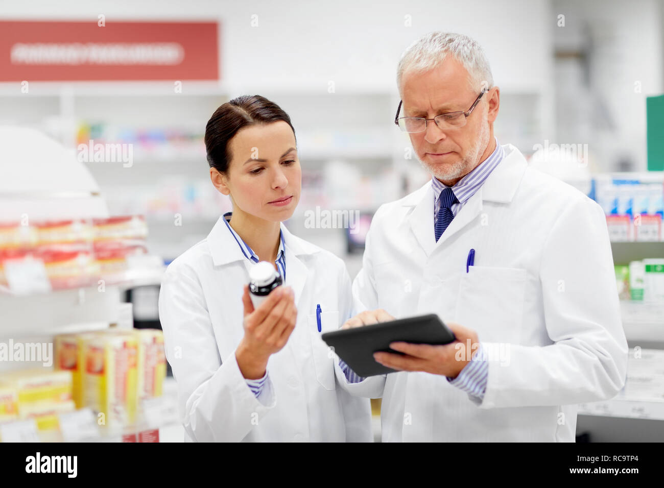 Apothecary apothecaries hi-res stock photography and images - Alamy