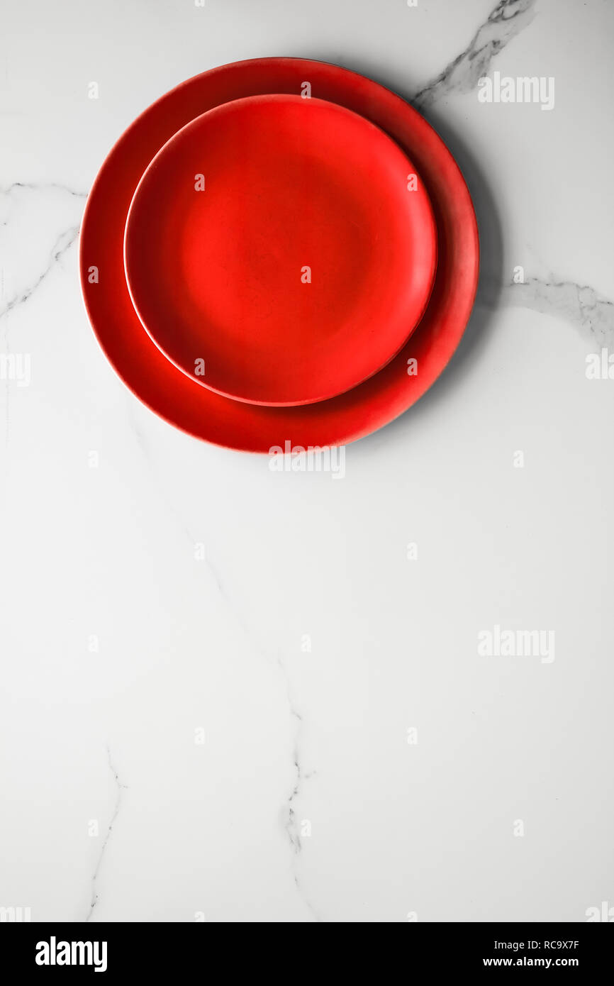 empty red plate on marble - recipe and restaurant mockup flatlay styled ...