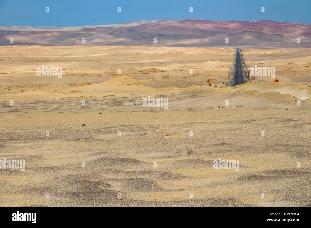 Exploring the dunes of Reserva Natural Paracas desert, Perù Stock Photo ...