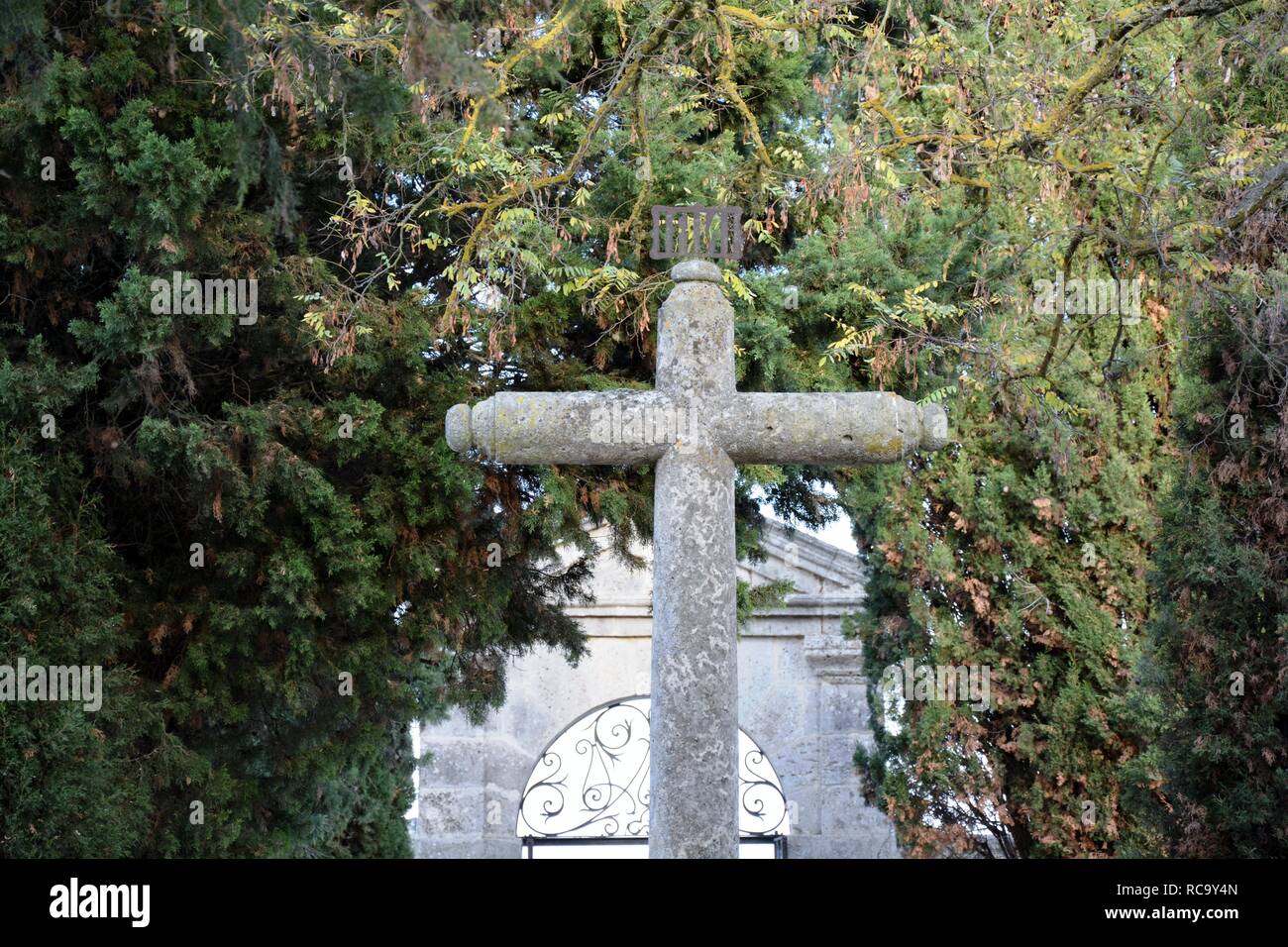 cross in a cemetery Stock Photo - Alamy