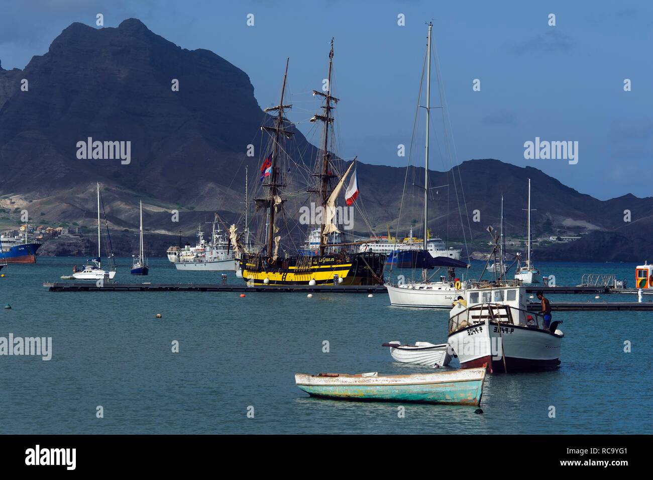 Mindelo harbour hi-res stock photography and images - Alamy