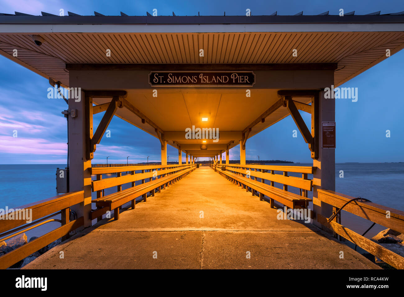 Simons island pier hi-res stock photography and images - Alamy