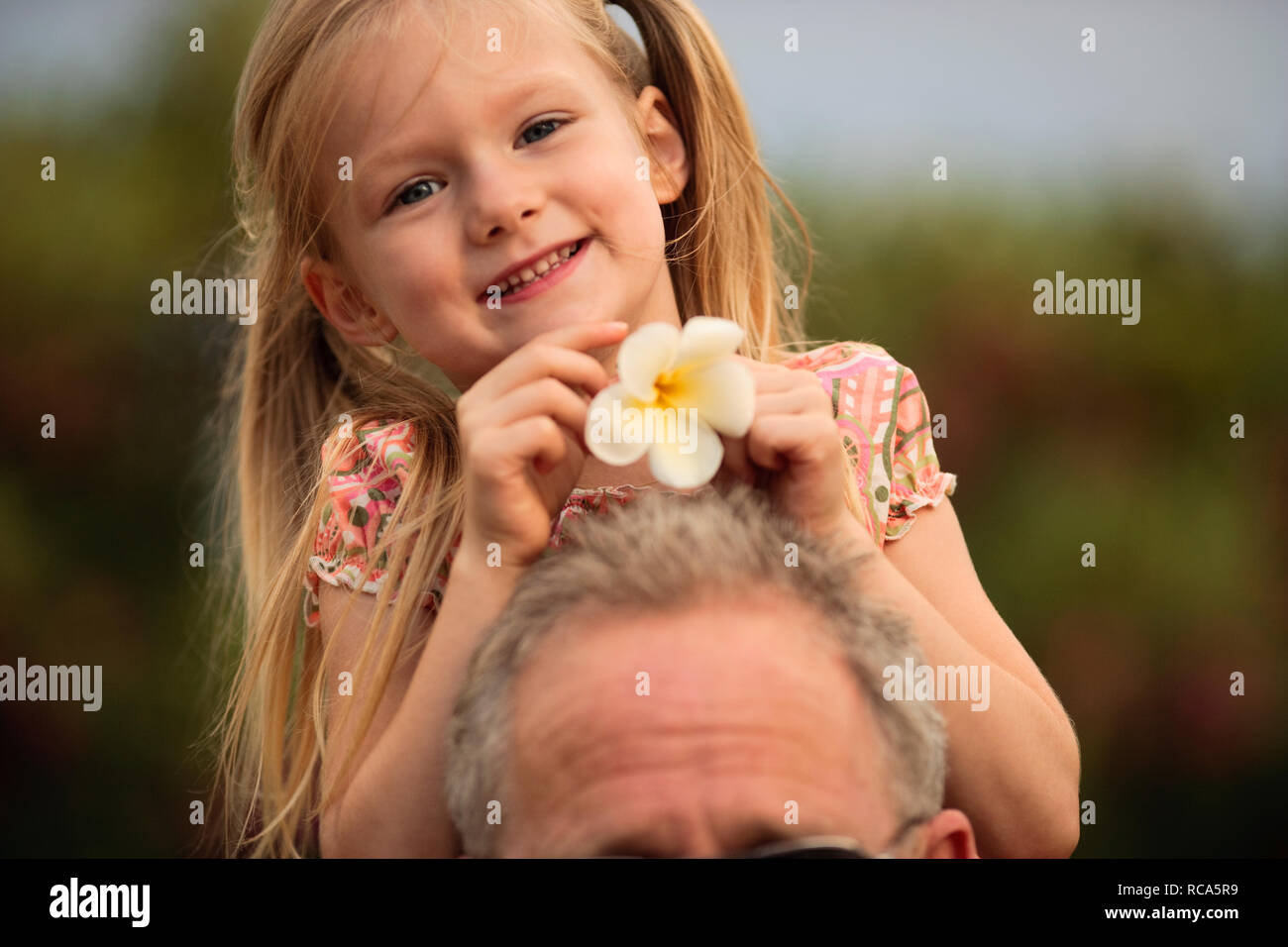 Young girl getting a shoulder ride from her dad Stock Photo - Alamy