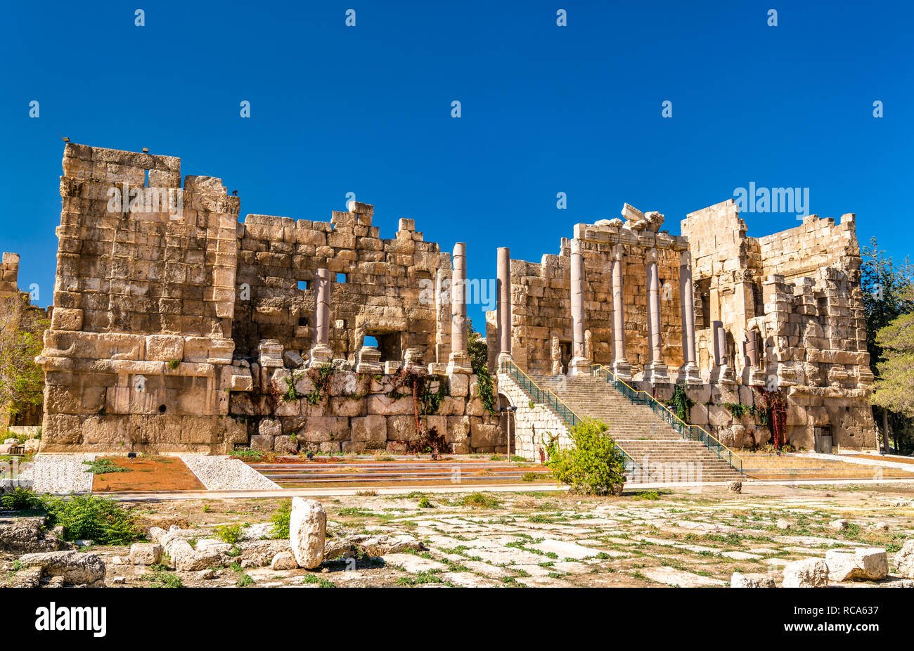 Roman architecture archeology jupiter bacchus temple lebanon historical ...