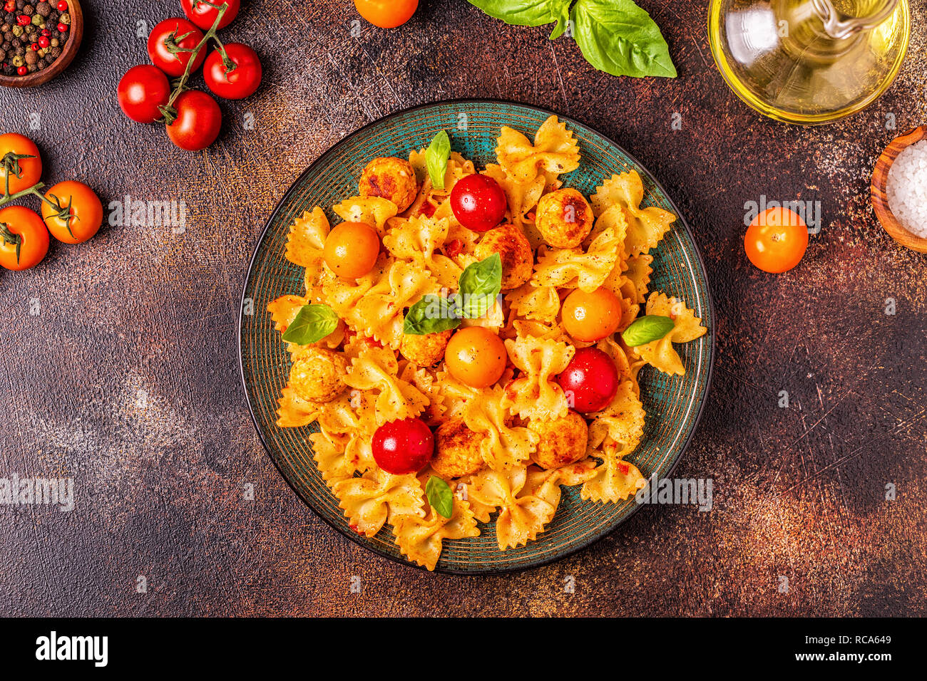 Farfalle pasta top view hi-res stock photography and images - Alamy