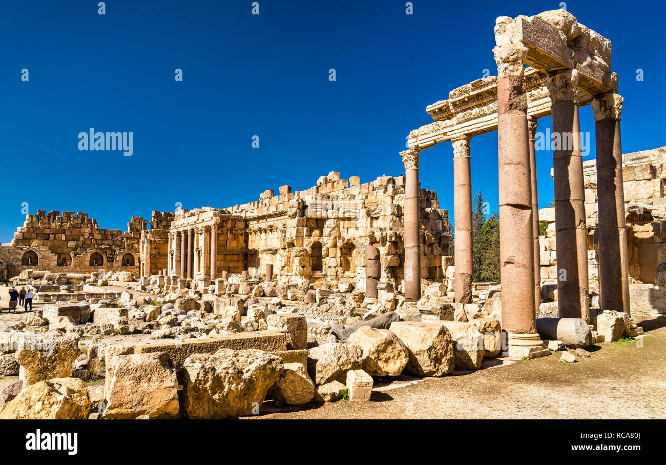 Roman architecture archeology jupiter bacchus temple lebanon historical ...