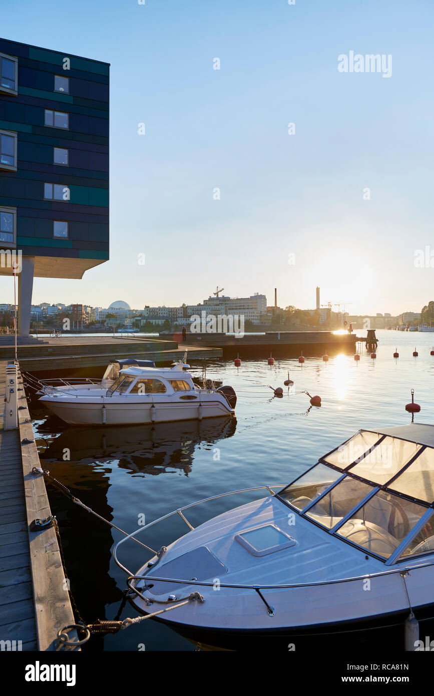 Boats moored lakeside marina hi-res stock photography and images - Alamy