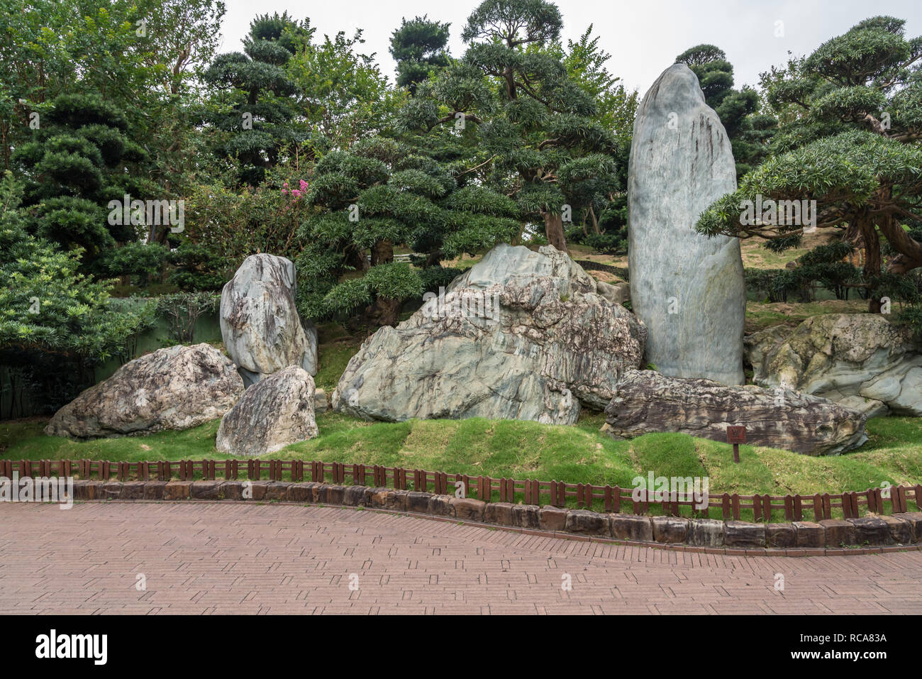 Classical garden hi-res stock photography and images - Alamy