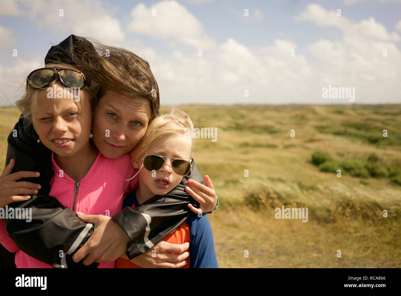 Two sisters and mother hi-res stock photography and images - Alamy