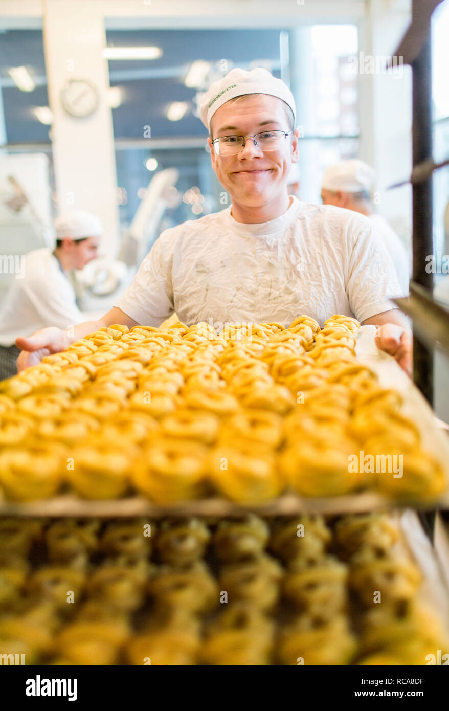 Baker working in bakery Stock Photo - Alamy