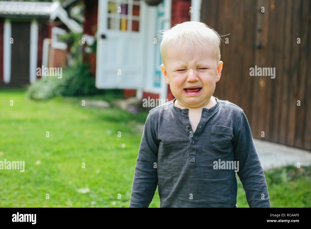 Crying blonde boy toddler hi-res stock photography and images - Alamy