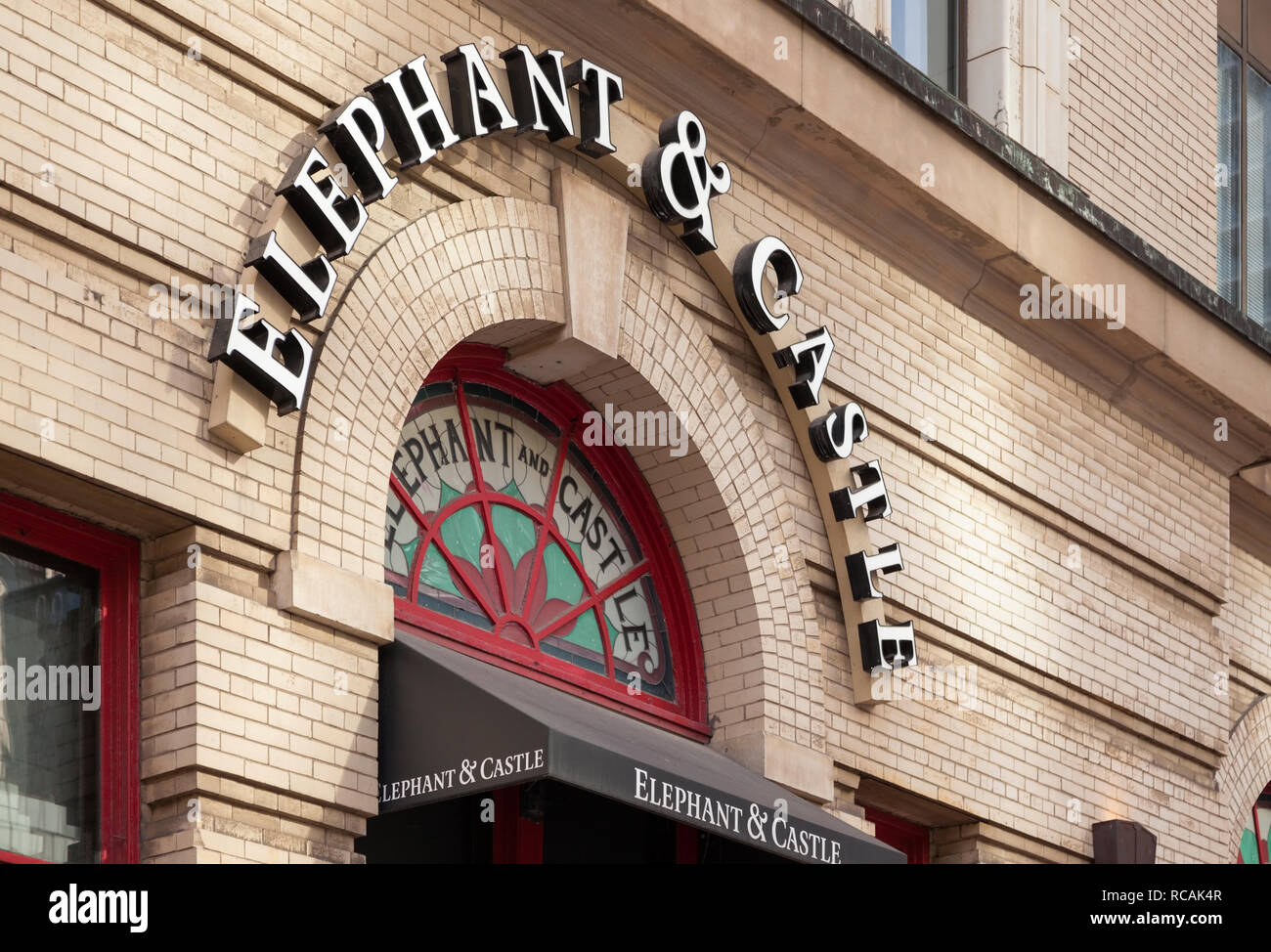 Elephant and castle toronto hi-res stock photography and images - Alamy