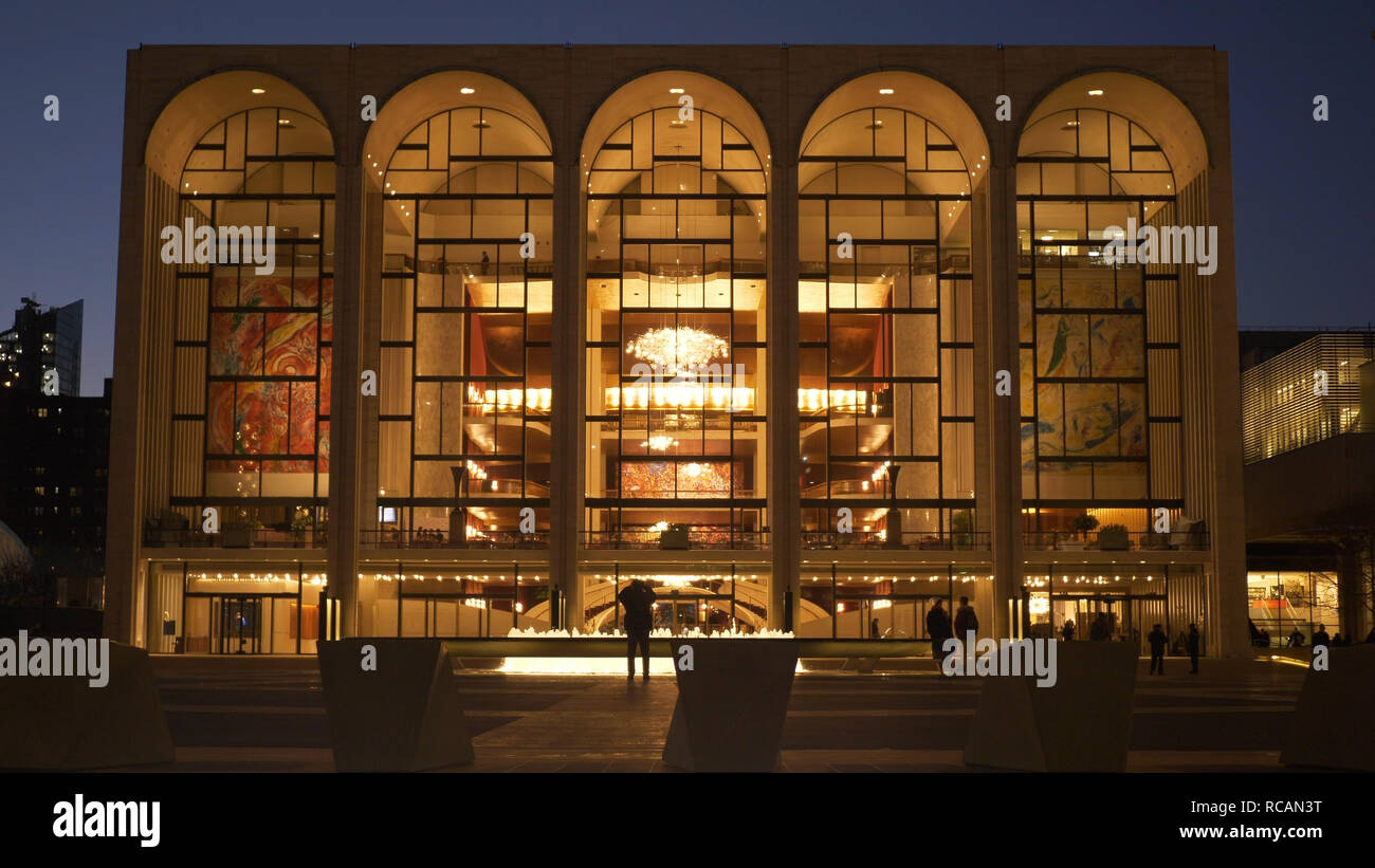 Metropolitan opera new york hi-res stock photography and images - Alamy