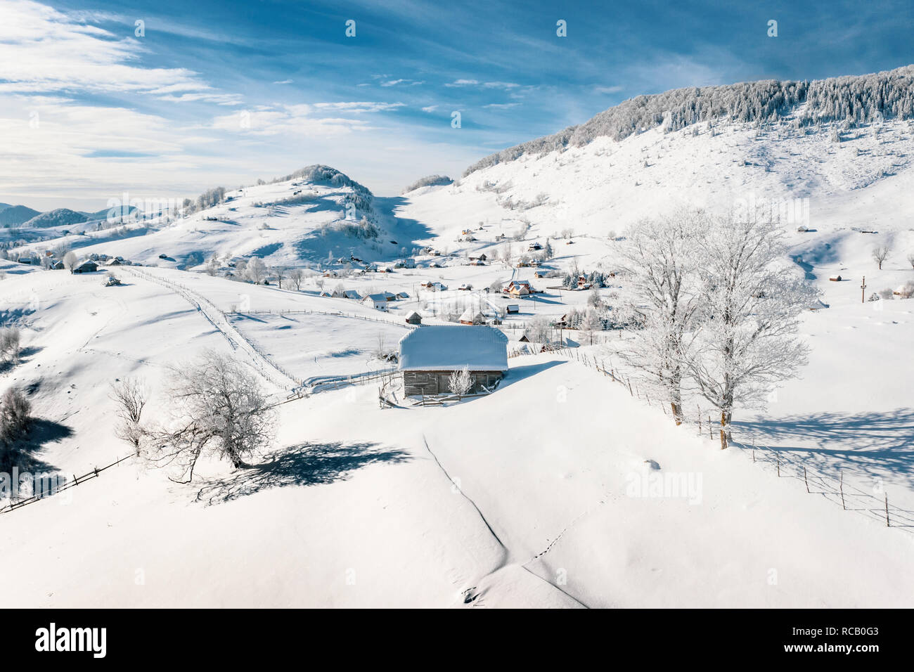 Heavy snow mountains hi-res stock photography and images - Alamy