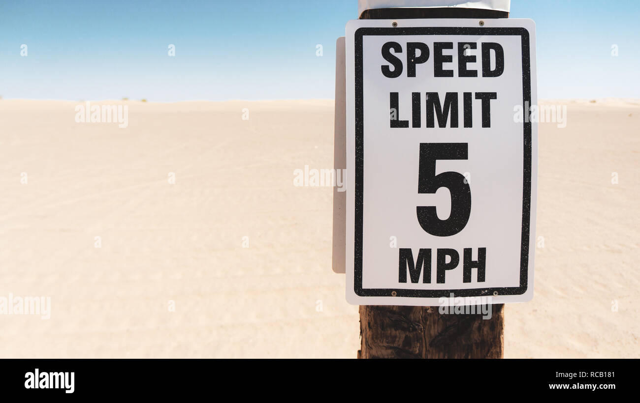 A speed limit sign in California Stock Photo - Alamy