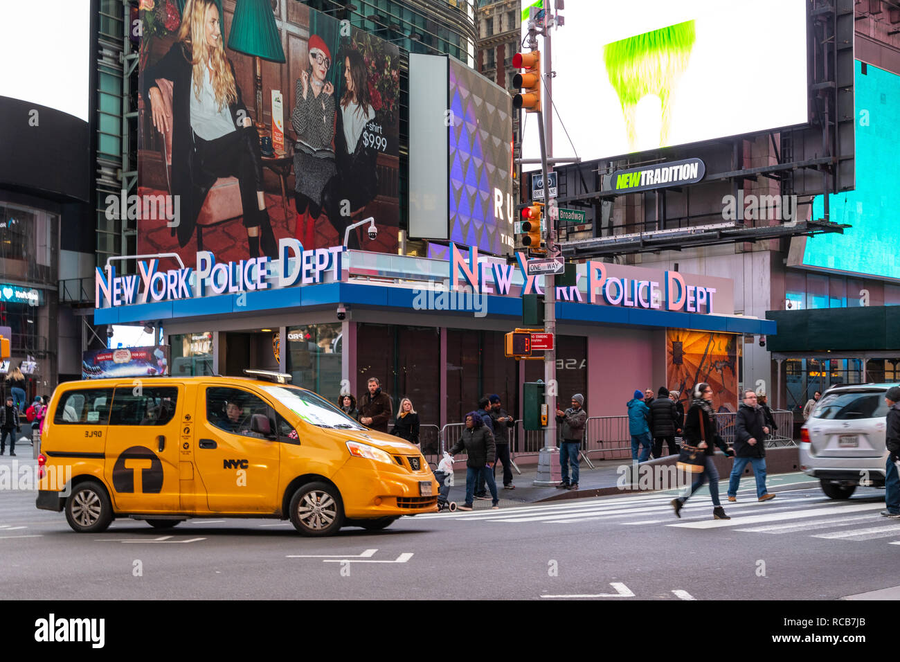 New york police department station hi-res stock photography and images ...