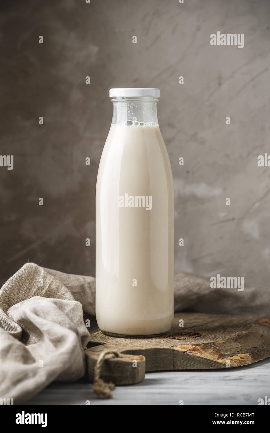 Glass milk bottle delivery hi-res stock photography and images - Alamy