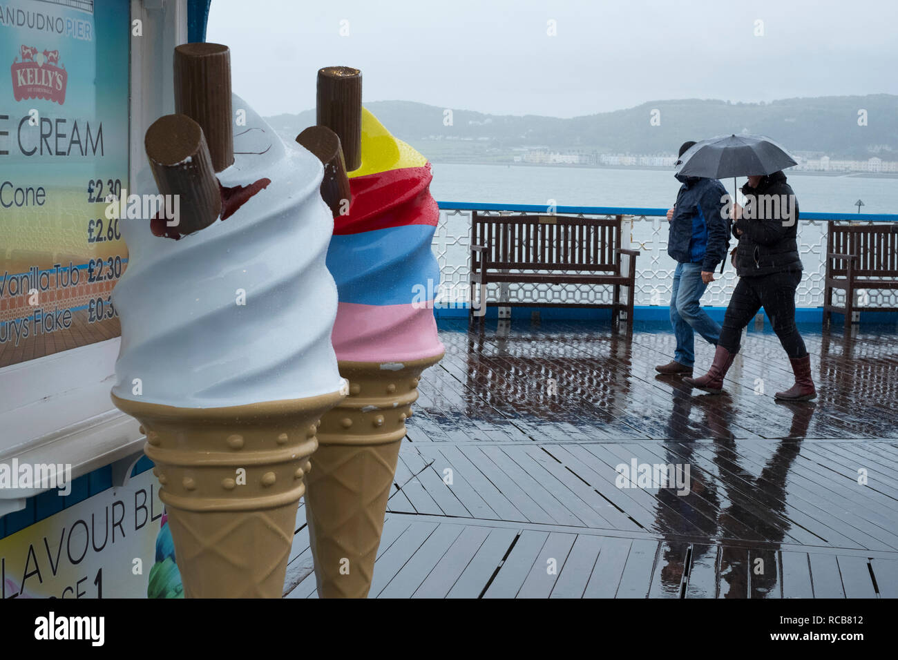 Llandudno pier rain hi-res stock photography and images - Alamy