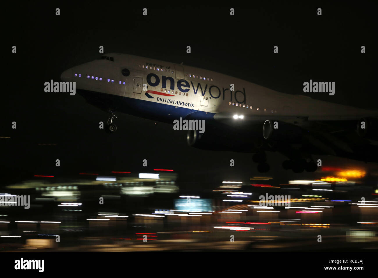 British airways boeing 747 night hi-res stock photography and images ...