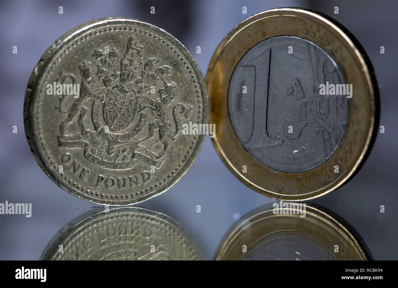 Schwerin, Germany. 10th Jan, 2019. ILLUSTRATION - An English pound coin ...