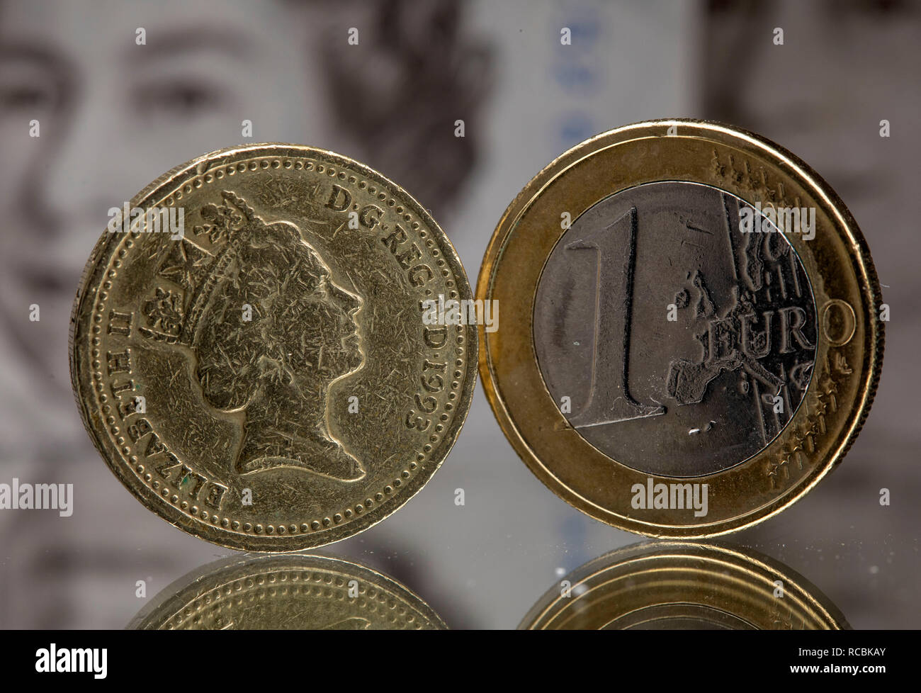 Schwerin, Germany. 10th Jan, 2019. ILLUSTRATION - An English pound coin ...