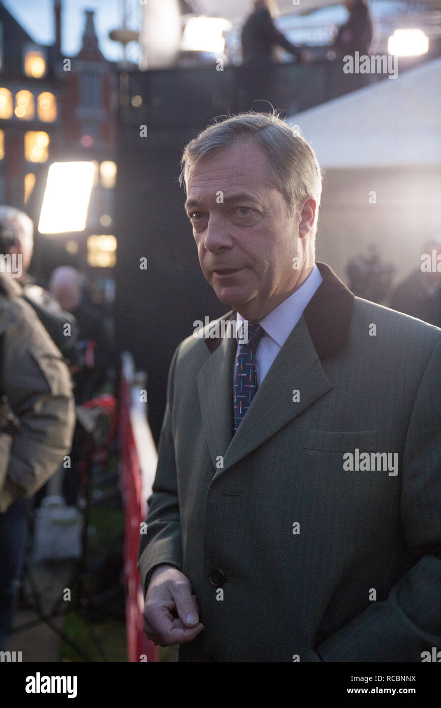 350 million bus hi-res stock photography and images - Alamy