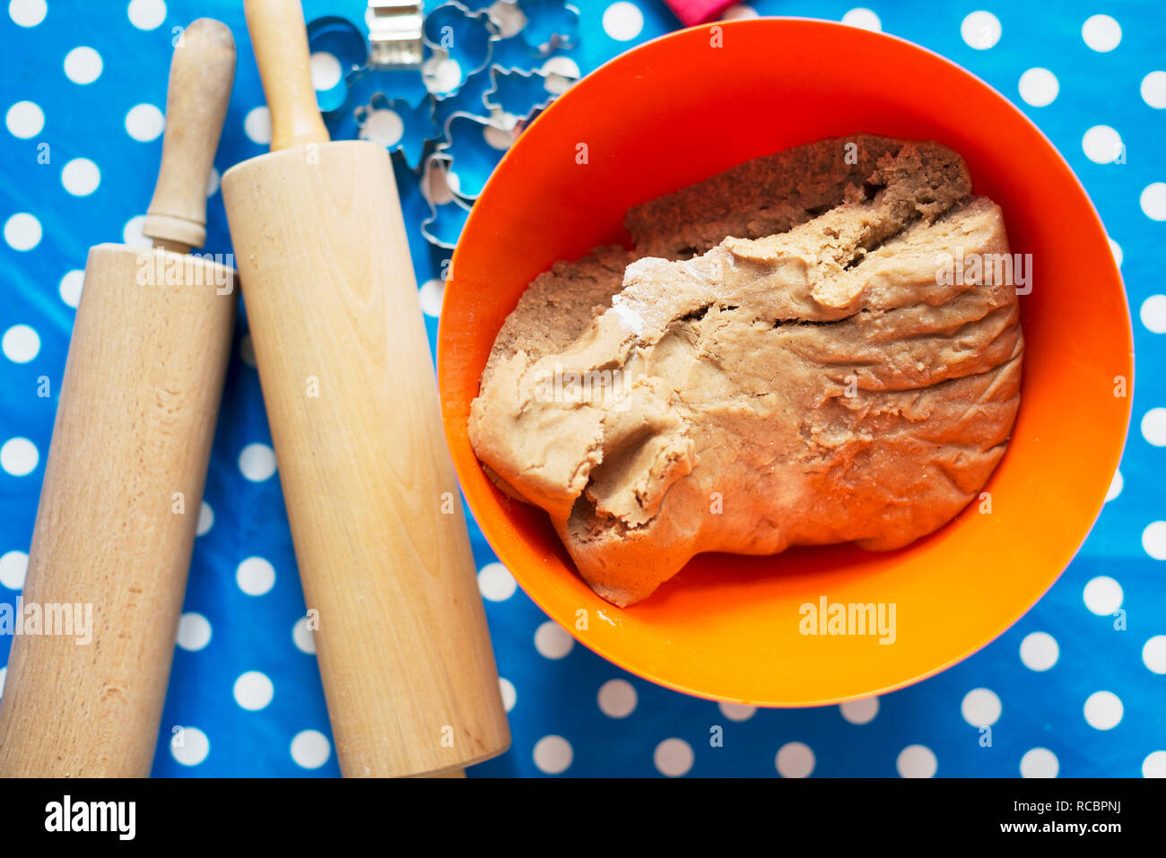Gingerbread pastry and rolling pins Stock Photo - Alamy