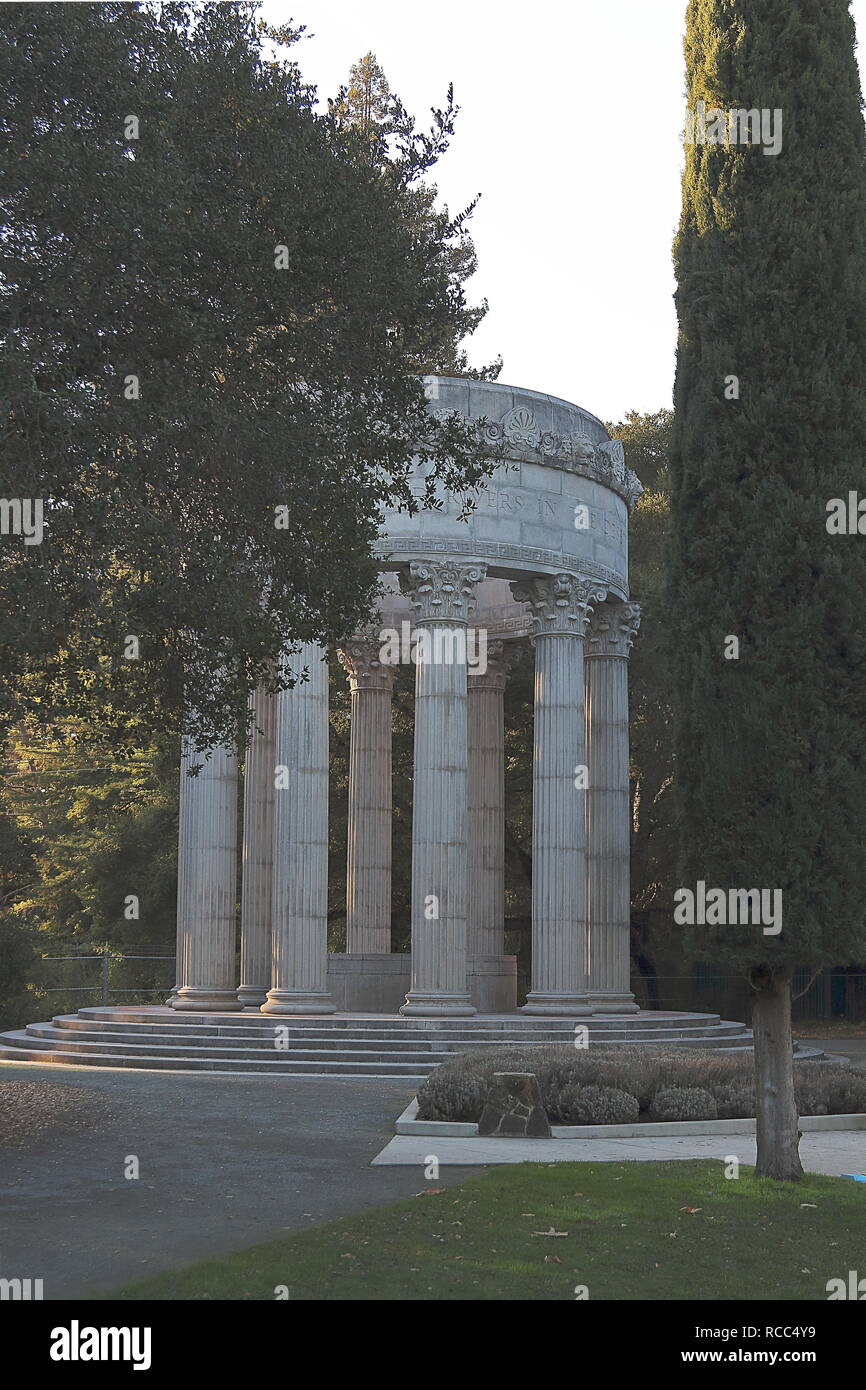 Cloud water temple hi-res stock photography and images - Alamy