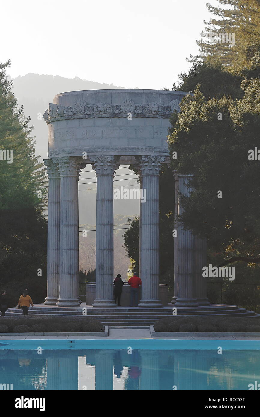 Cloud water temple hi-res stock photography and images - Alamy
