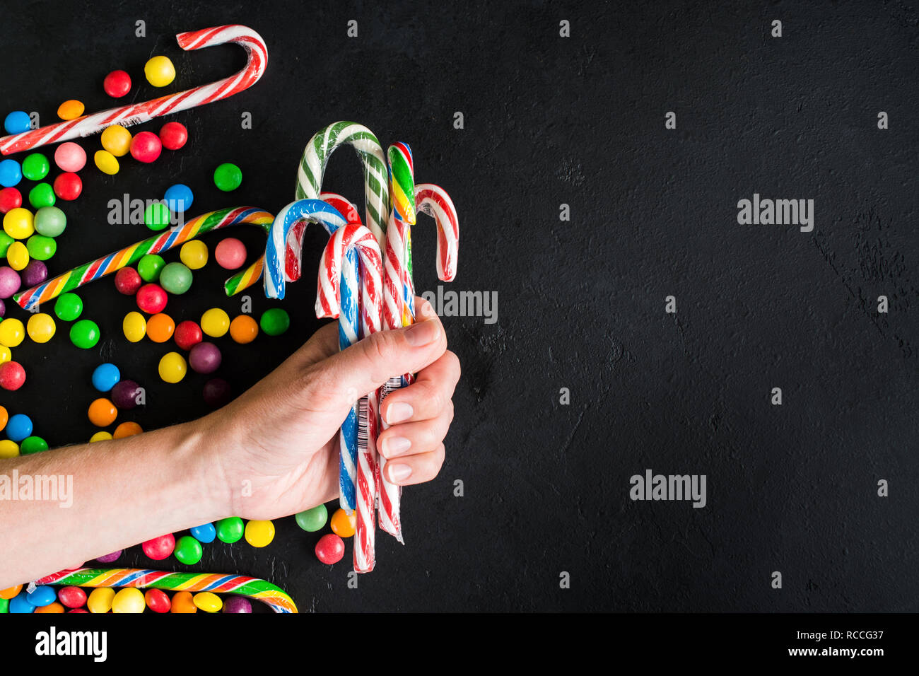Hand holding candy hi-res stock photography and images - Alamy