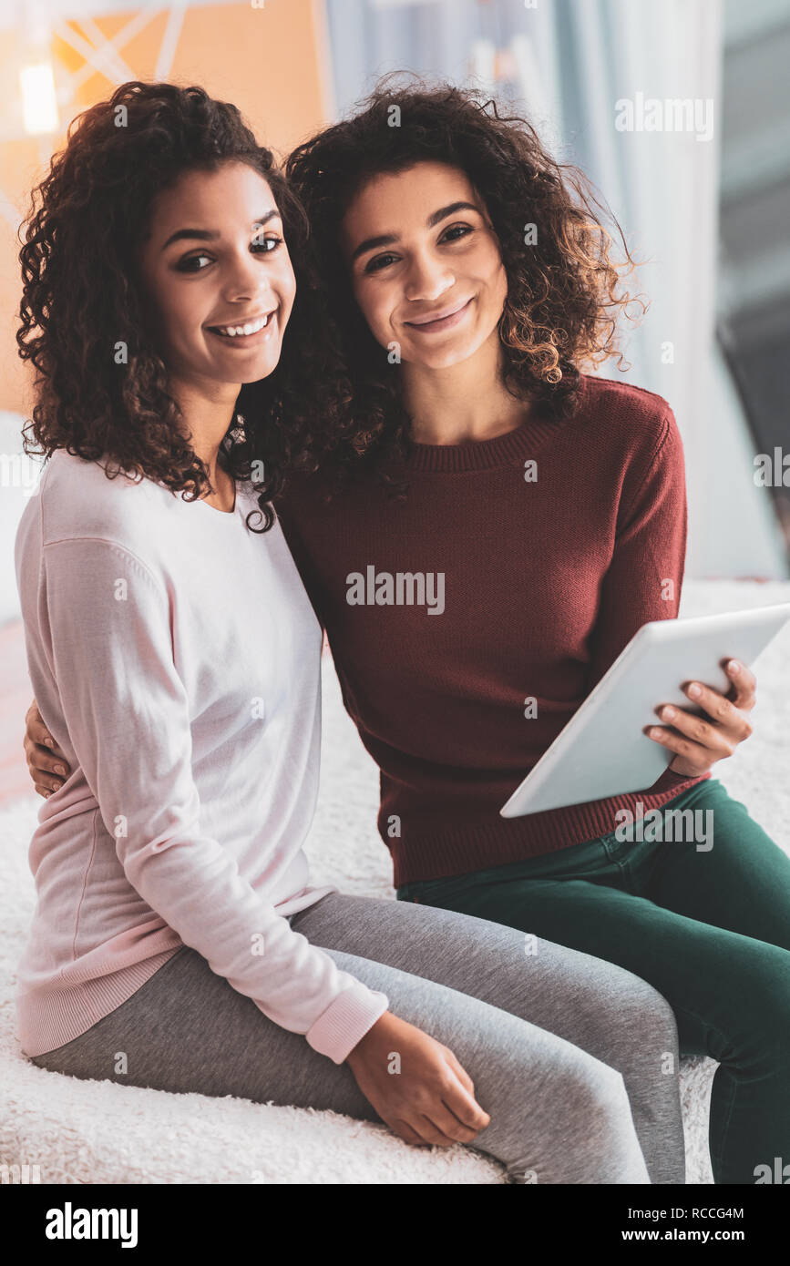 Friends look alike hi-res stock photography and images - Alamy