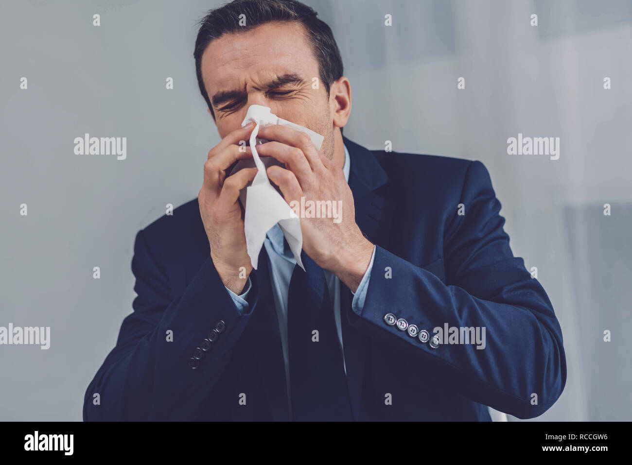 Tissue paper work hi-res stock photography and images - Alamy